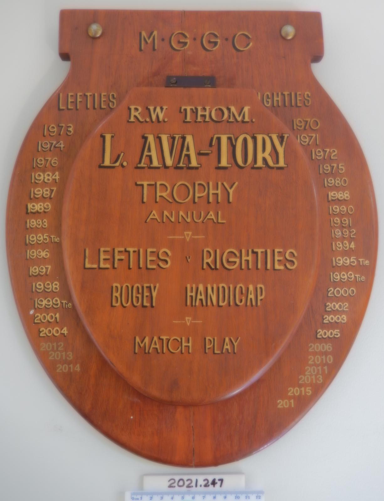 LEFTIES VS RIGHTIES L. AVA-TORY TROPHY | Collections WA